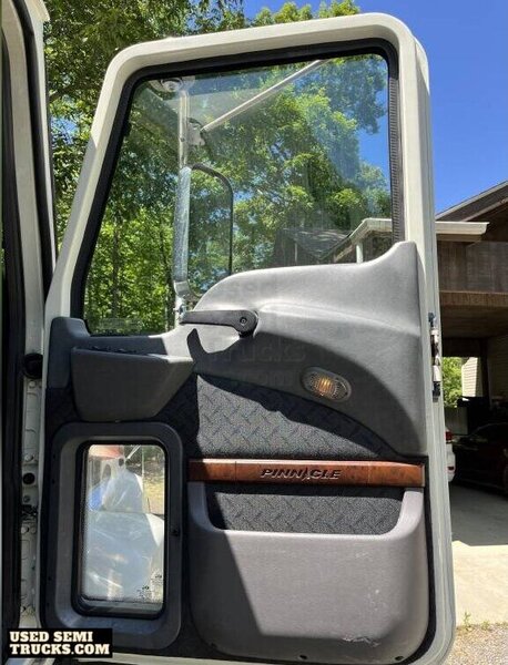 2016 Mack CH613 Sleeper Truck for Sale in 31014, Georgia